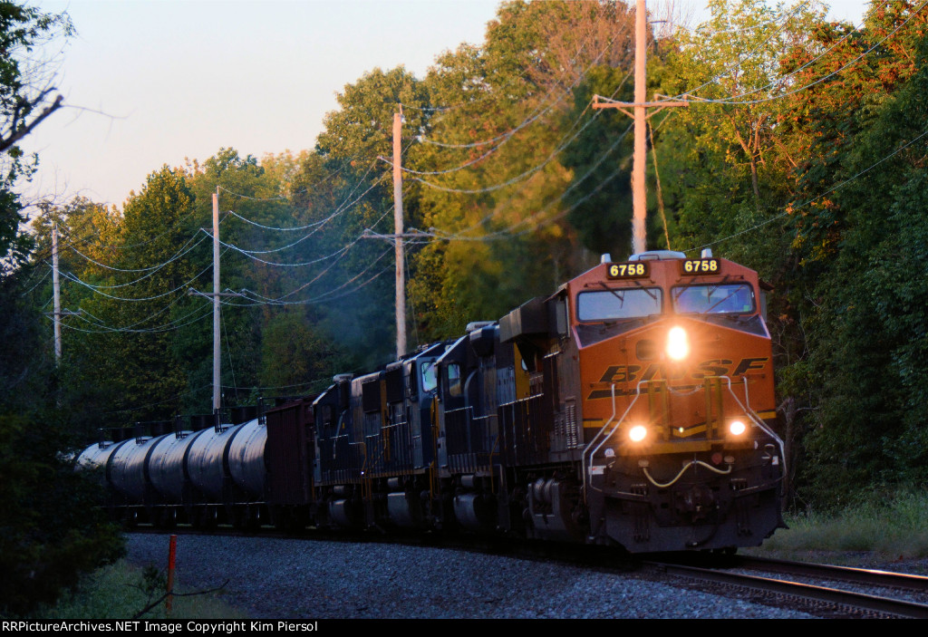 BNSF 6758 CSX Train K040 Crude Oil Loads